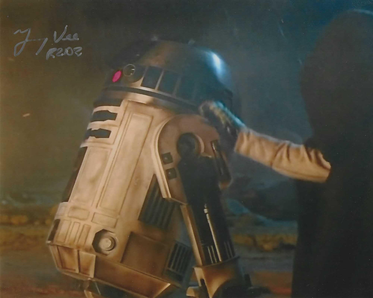 Jimmy Vee 10X8 Signed In Silver Star Wars – Showmasters Comic Con ...