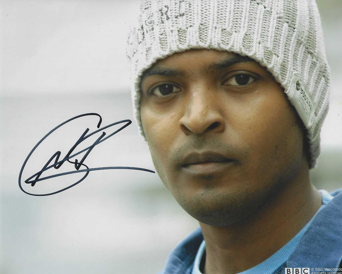 Noel Clarke 10 X 8 Signed In Black Doctor Who – Showmasters Comic Con ...
