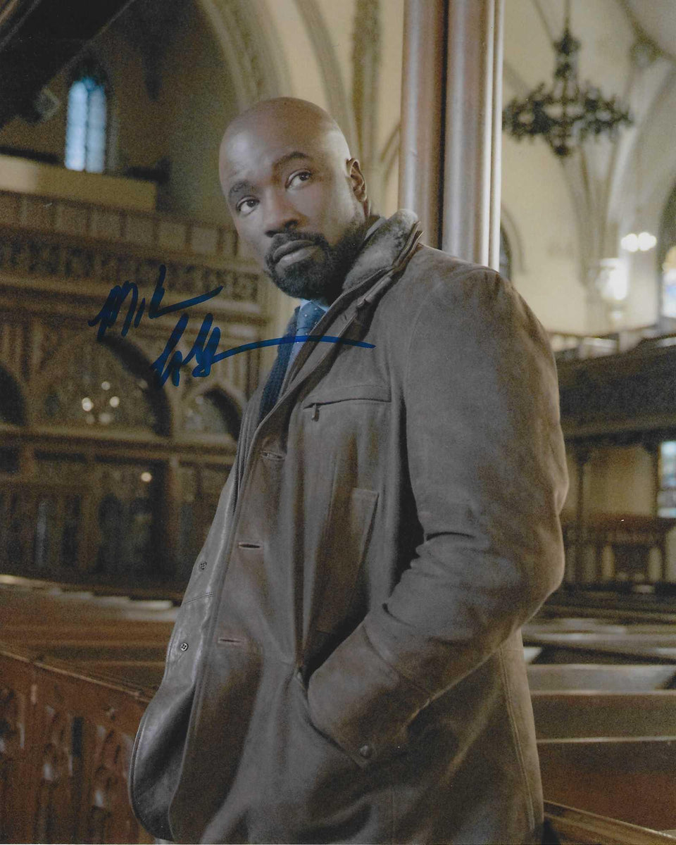 Mike Colter Signed In Blue – Showmasters Comic Con Official Autograph Shop