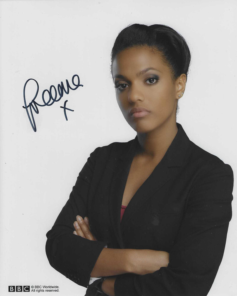 Freema Aygeman 10 X 8 Signed in Black Doctor Who – Showmasters Comic ...