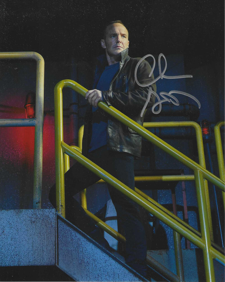 Clark Gregg signed 10x8 in Silver Agents of shield – Showmasters Comic ...