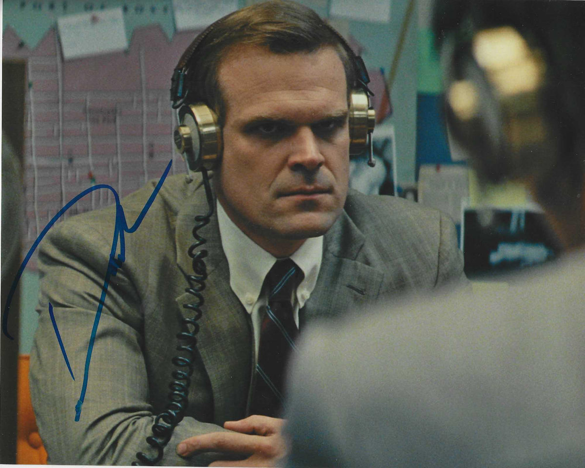 David Harbour 10 X 8 Signed in Black – Showmasters Comic Con Official ...