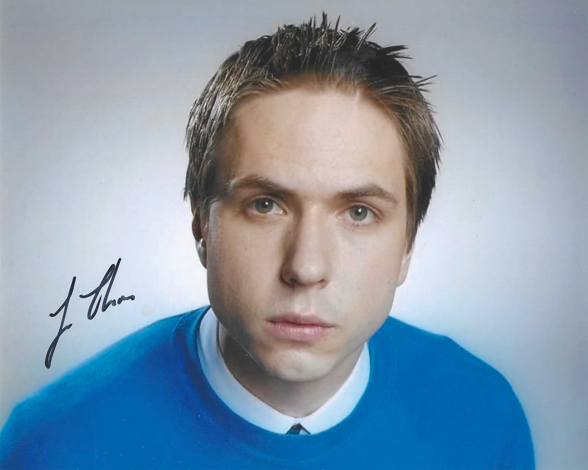 Joe Thomas 10x8 signed in Black The Inbetweeners – Showmasters Comic ...