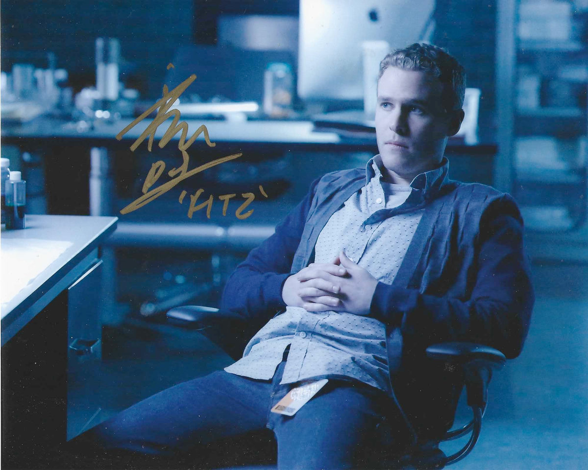 Iain De Caestecker 10x8 signed in Gold Agents of Shield – Showmasters ...