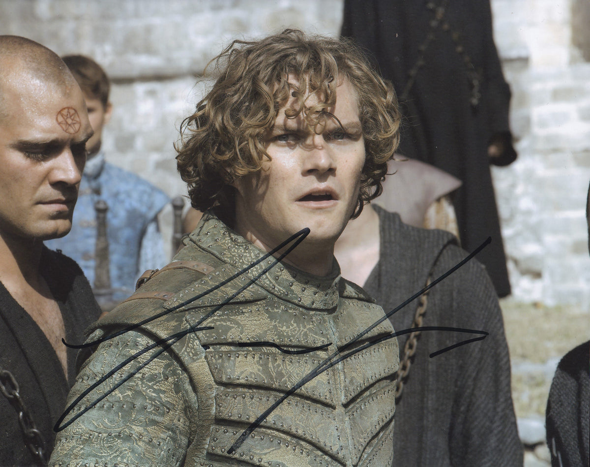 Finn Jones 10x8 signed in Black – Showmasters Comic Con Official ...