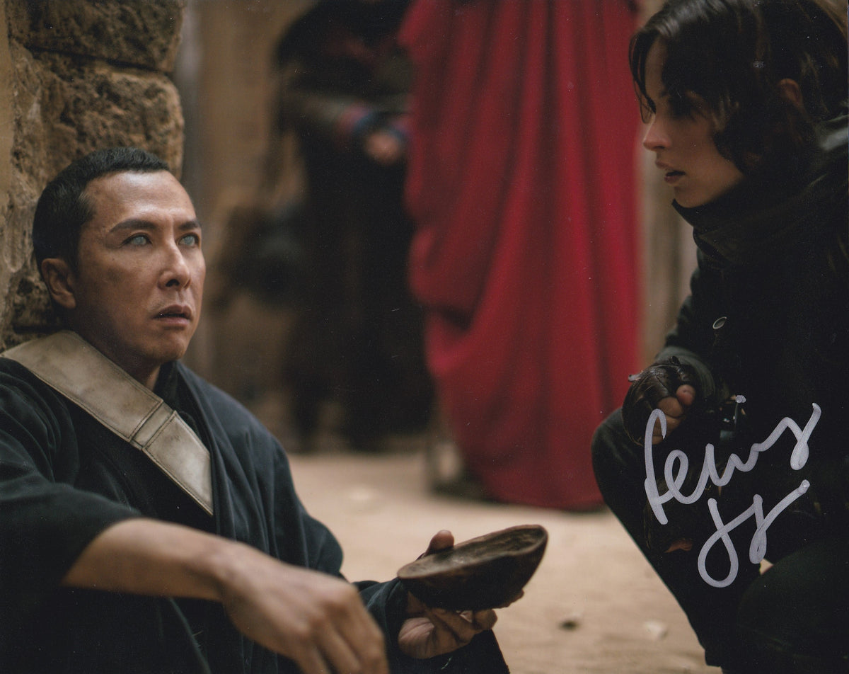 Felicity Jones 10x8 signed in Silver Star Wars Rogue One – Showmasters ...