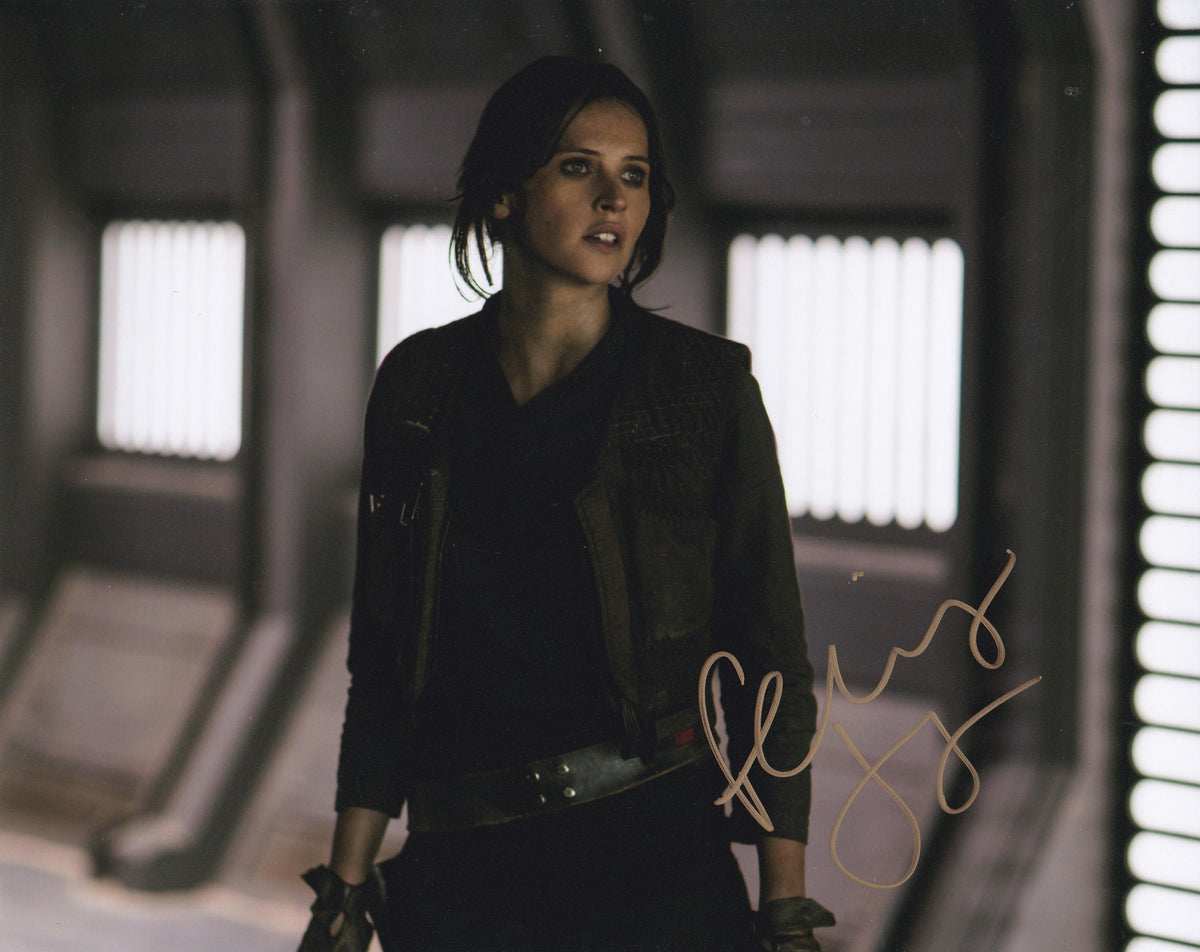 Felicity Jones 10x8 signed in Gold Star Wars Rogue One – Showmasters ...