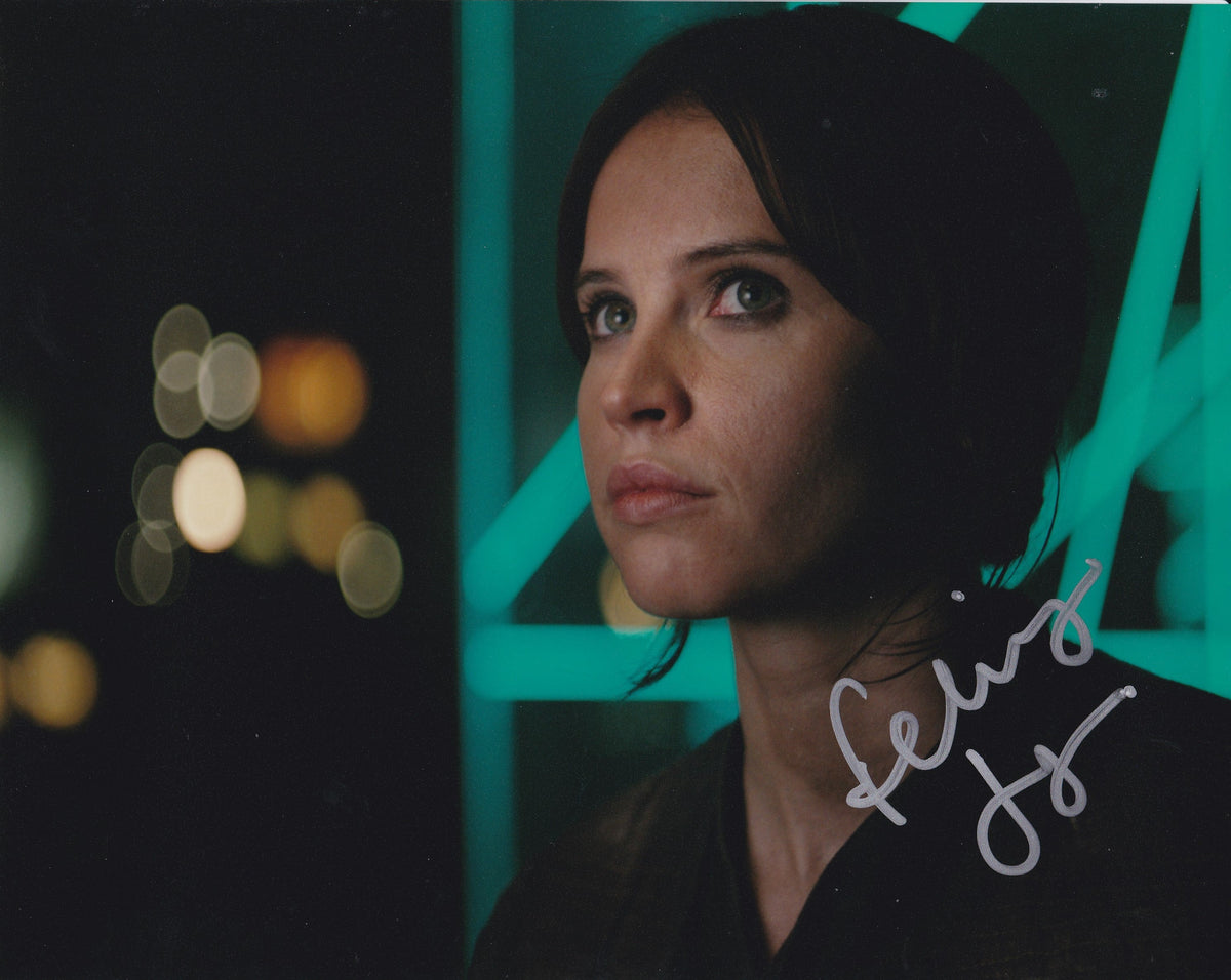 Felicity Jones 10x8 signed in Silver Star Wars Rogue One – Showmasters ...