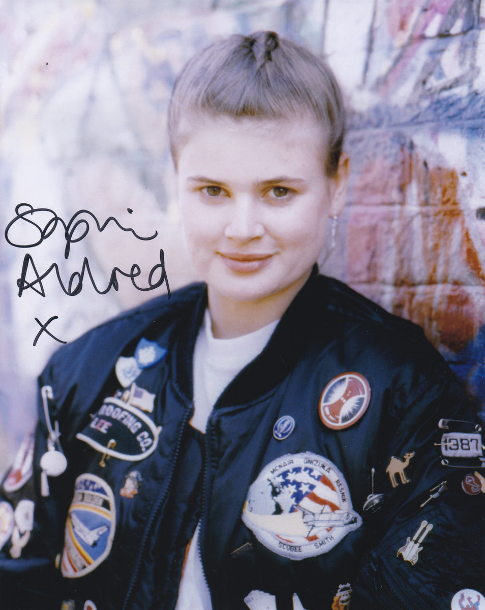 Sophie Aldred 10x8 signed in black Doctor Who – Showmasters Comic Con ...