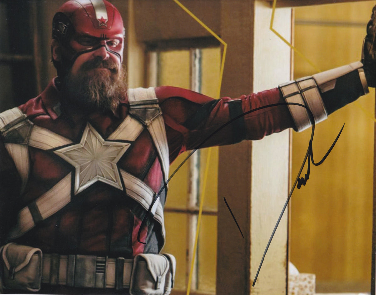 David Harbour 10x8 signed in black Black Widow – Showmasters Comic Con ...